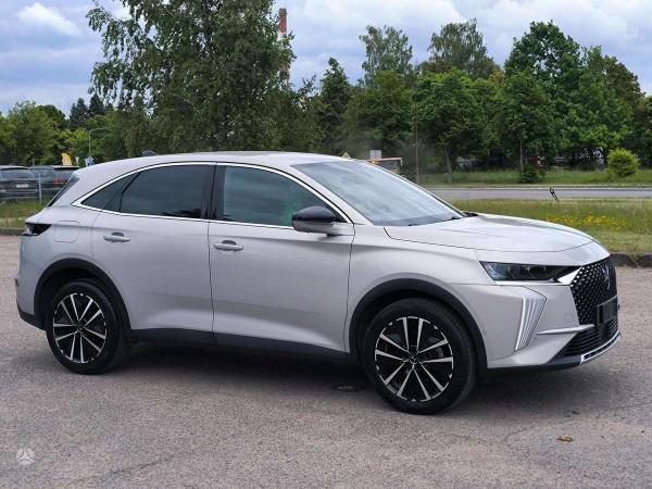 Grey DS 7 Crossback 2023 in Siauliai, with an engine capacity of 1.50 L and mileage of 153 thousand km for 18200 €, photo 4 on AUTOMOTO.COM.LV