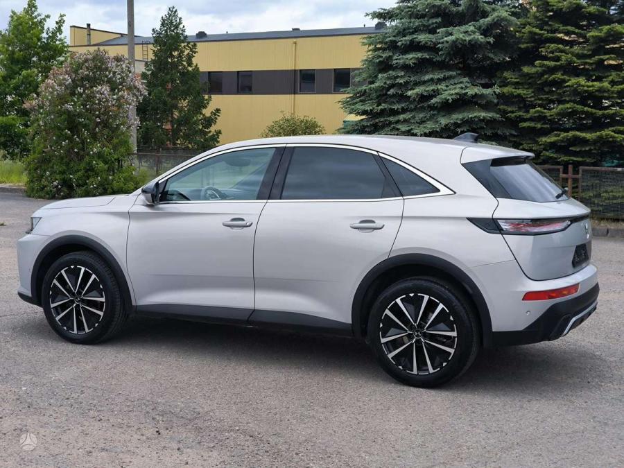 Grey DS 7 Crossback 2023 in Siauliai, with an engine capacity of 1.50 L and mileage of 153 thousand km for 18200 €, photo 6 on AUTOMOTO.COM.LV