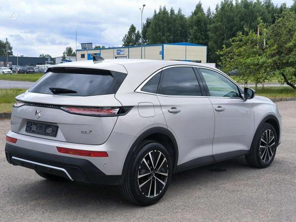 Grey DS 7 Crossback 2023 in Siauliai, with an engine capacity of 1.50 L and mileage of 153 thousand km for 18200 €, photo 6 on AUTOMOTO.COM.LV