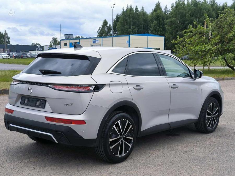 Grey DS 7 Crossback 2023 in Siauliai, with an engine capacity of 1.50 L and mileage of 153 thousand km for 18200 €, photo 7 on AUTOMOTO.COM.LV