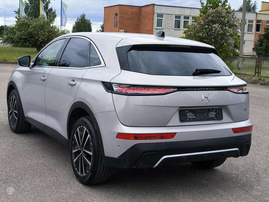 Grey DS 7 Crossback 2023 in Siauliai, with an engine capacity of 1.50 L and mileage of 153 thousand km for 18200 €, photo 9 on AUTOMOTO.COM.LV