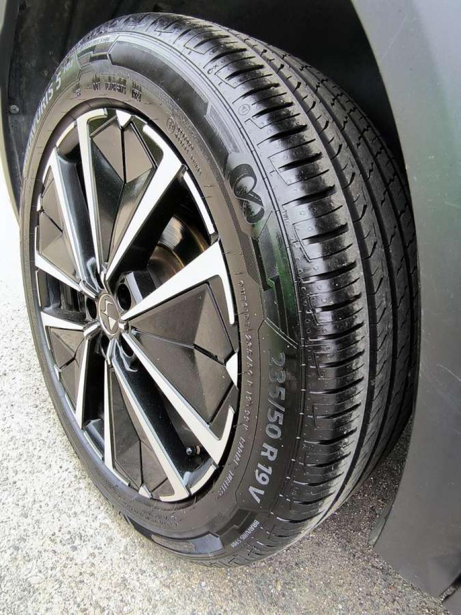Grey DS 7 Crossback 2023 in Siauliai, with an engine capacity of 1.50 L and mileage of 153 thousand km for 18200 €, photo 13 on AUTOMOTO.COM.LV