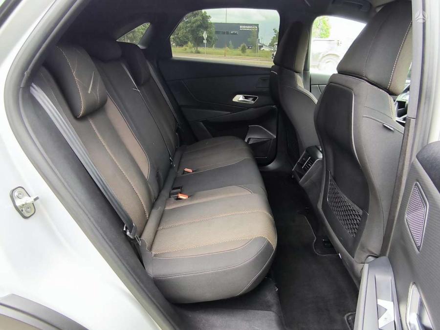 Grey DS 7 Crossback 2023 in Siauliai, with an engine capacity of 1.50 L and mileage of 153 thousand km for 18200 €, photo 18 on AUTOMOTO.COM.LV