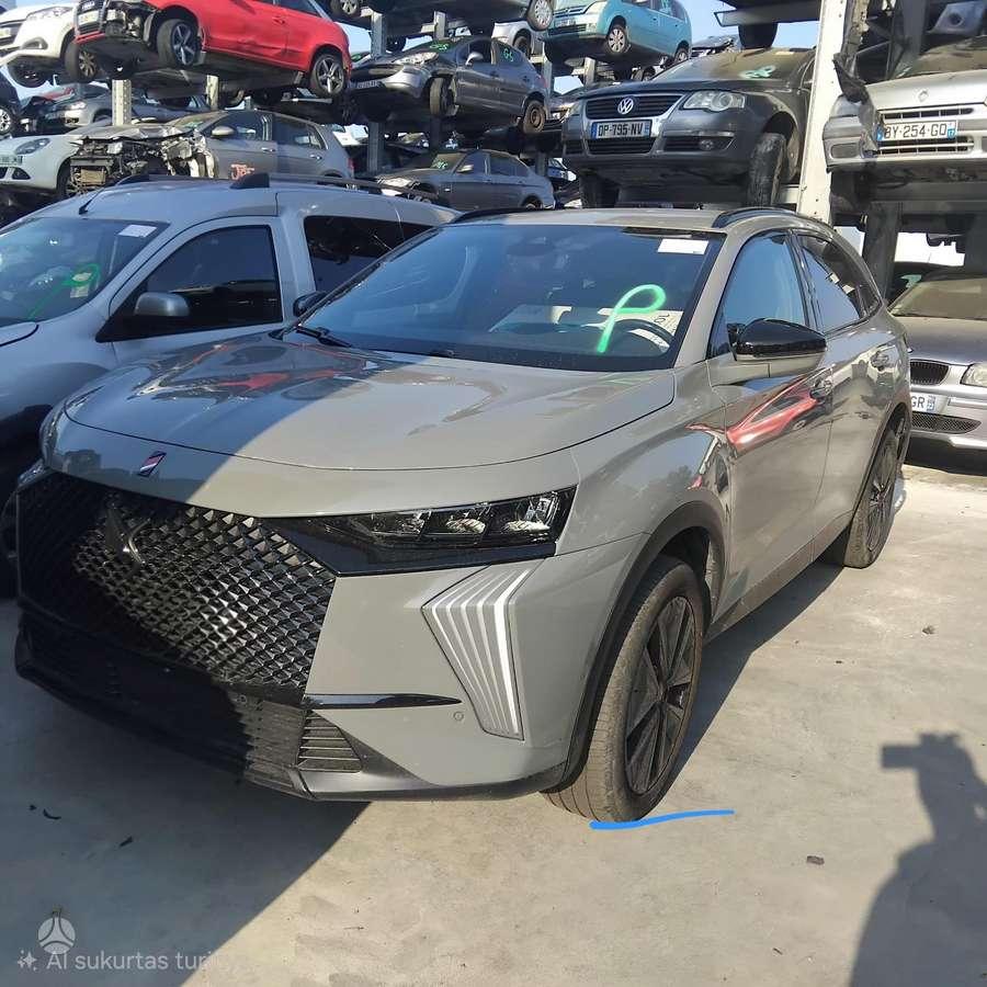 Grey DS 7 Crossback 2024 in Taurage, with an engine capacity of 1.50 L and mileage of 26 thousand km for 16500 €, photo 3 on AUTOMOTO.COM.LV