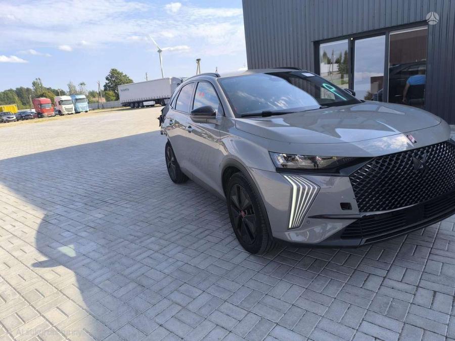 Pelēks DS 7 Crossback 2024 Tauragė, ar dzinēja tilpumu 1.50 L un nobraukumu 26 tūkst. km par 16500 €, foto 1 vietnē AUTOMOTO.COM.LV