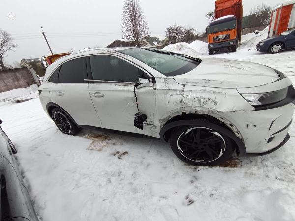 White DS 7 Crossback 2019 in Panevezys, with an engine capacity of 2.00 L and mileage of 200 thousand km for 5900 €, photo 3 on AUTOMOTO.COM.LV