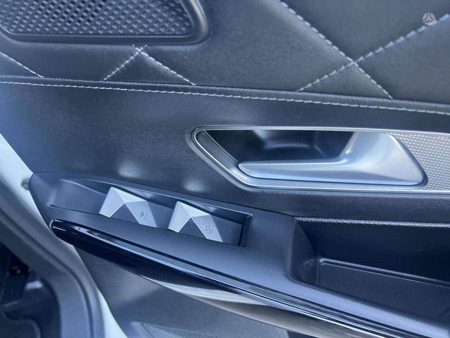 Белый DS 7 Crossback 2022 в Каунас, объемом двигателя 1.50 л и пробегом 120 тыс. км за 18750 €, фото 34 на AUTOMOTO.COM.LV