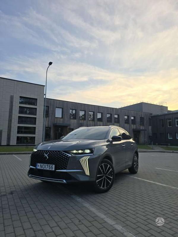 Grey DS 7 2023 in Taurage, with an engine capacity of 1.50 L and mileage of 192 thousand km for 22999 €, photo 1 on AUTOMOTO.COM.LV