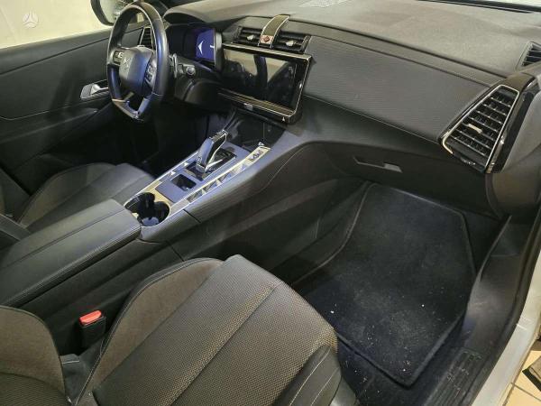 White DS 7 2023 in Taurage, with an engine capacity of 1.50 L and mileage of 214 thousand km for 13900 €, photo 11 on AUTOMOTO.COM.LV