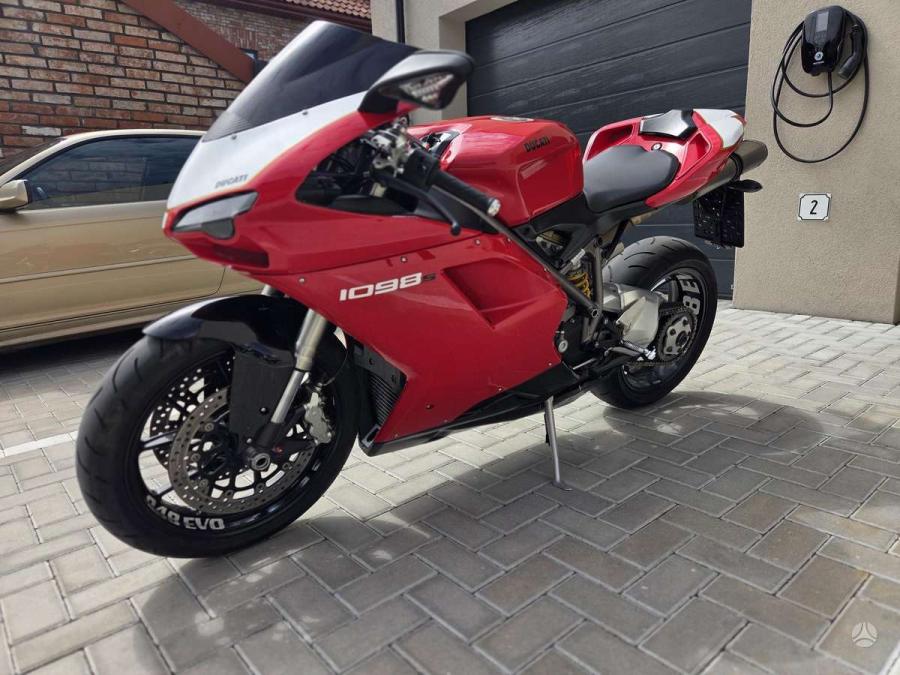 Ducati 848 2009 Kauņa, ar dzinēja tilpumu 0.85 L un nobraukumu 50 tūkst. km par 3999 €, foto 3 vietnē AUTOMOTO.COM.LV