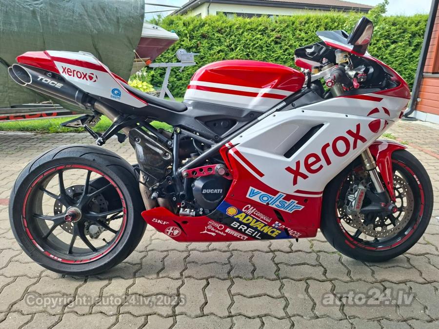 Red Ducati 848 2013 in Tallinn, with an engine capacity of 0.85 L and mileage of 2 thousand km for 7500 €, photo 1 on AUTOMOTO.COM.LV