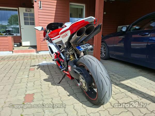 Red Ducati 848 2013 in Tallinn, with an engine capacity of 0.85 L and mileage of 2 thousand km for 7500 €, photo 3 on AUTOMOTO.COM.LV