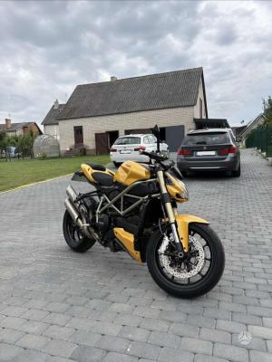 Yellow Ducati 848 2011 in Kaunas, with an engine capacity of 0.85 L and mileage of 15 thousand km for 6500 €, photo 3 on AUTOMOTO.COM.LV