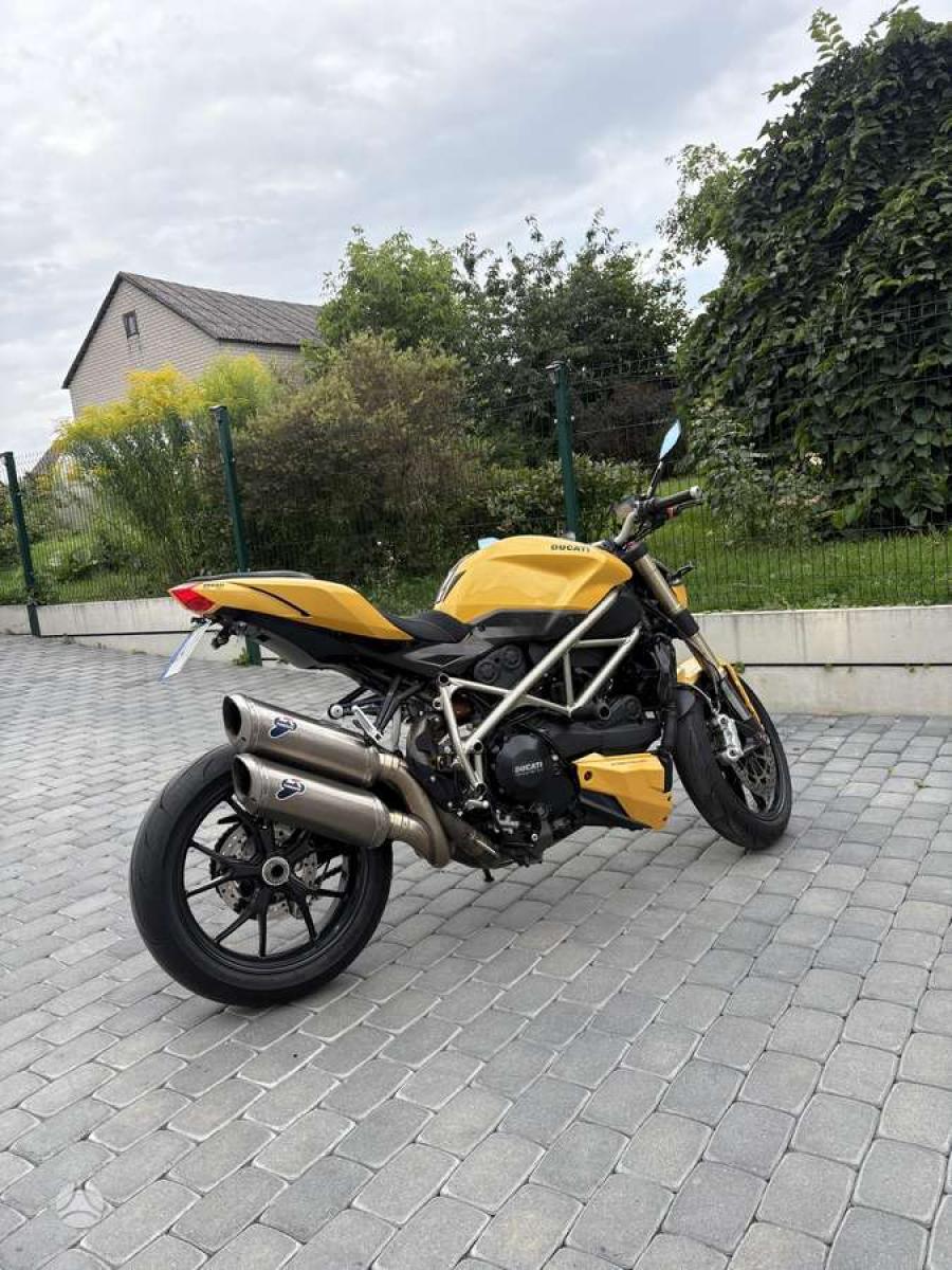 Yellow Ducati 848 2011 in Kaunas, with an engine capacity of 0.85 L and mileage of 15 thousand km for 6500 €, photo 4 on AUTOMOTO.COM.LV