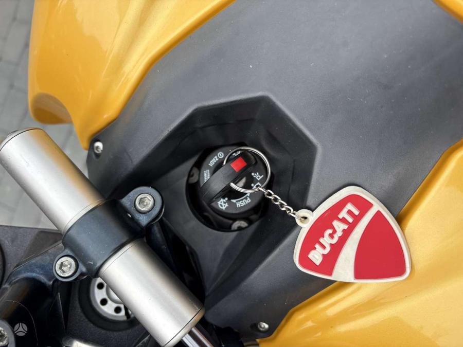 Yellow Ducati 848 2011 in Kaunas, with an engine capacity of 0.85 L and mileage of 15 thousand km for 6500 €, photo 12 on AUTOMOTO.COM.LV