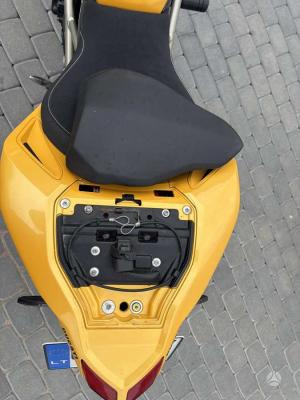 Yellow Ducati 848 2011 in Kaunas, with an engine capacity of 0.85 L and mileage of 15 thousand km for 6500 €, photo 15 on AUTOMOTO.COM.LV