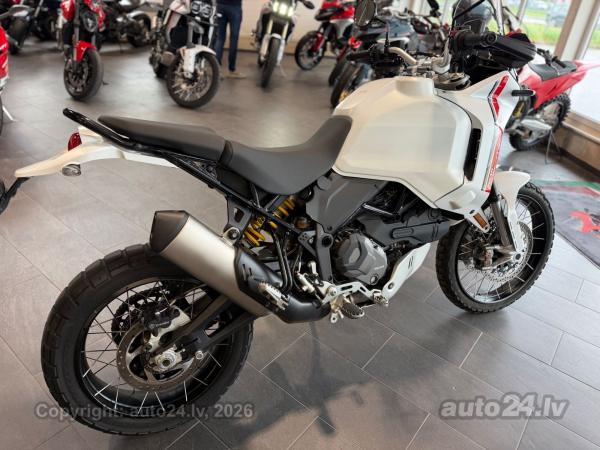 Balts Ducati Desert X 2022 Tallina, ar dzinēja tilpumu 0.94 L un nobraukumu 5 tūkst. km par 11490 €, foto 3 vietnē AUTOMOTO.COM.LV