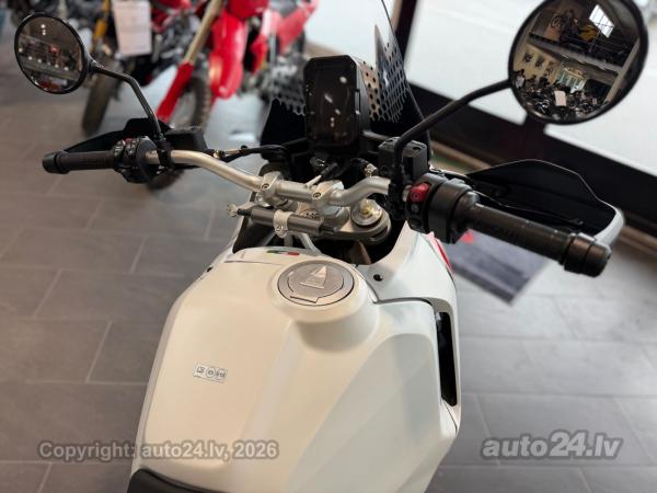 Balts Ducati Desert X 2022 Tallina, ar dzinēja tilpumu 0.94 L un nobraukumu 5 tūkst. km par 11490 €, foto 5 vietnē AUTOMOTO.COM.LV