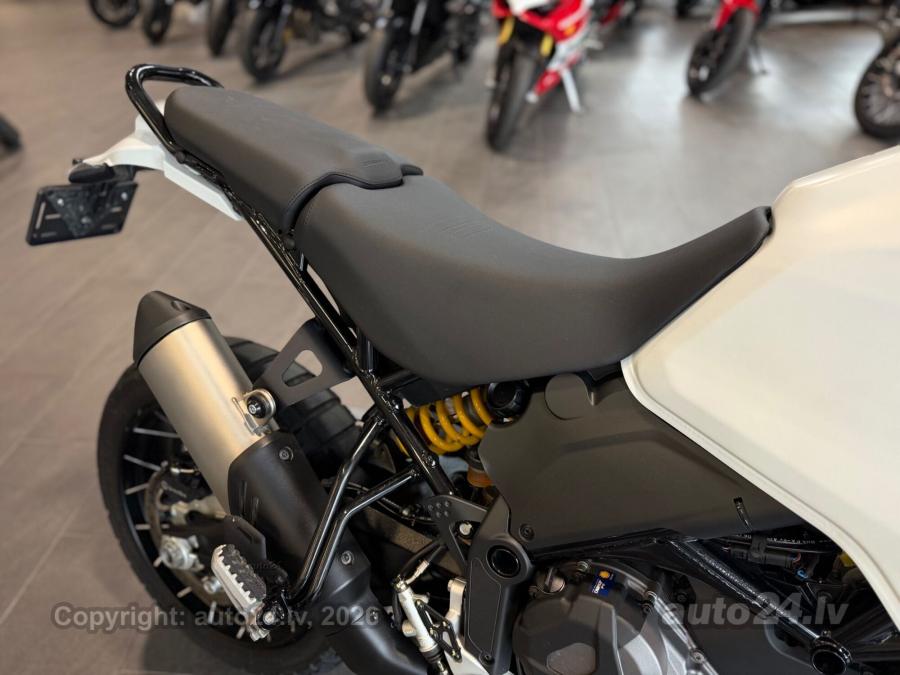 White Ducati Desert X 2022 in Tallinn, with an engine capacity of 0.94 L and mileage of 5 thousand km for 11490 €, photo 7 on AUTOMOTO.COM.LV