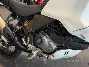 White Ducati Desert X 2022 in Tallinn, with an engine capacity of 0.94 L and mileage of 5 thousand km for 11490 €, photo 8 on AUTOMOTO.COM.LV