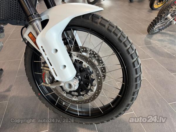 Balts Ducati Desert X 2022 Tallina, ar dzinēja tilpumu 0.94 L un nobraukumu 5 tūkst. km par 11490 €, foto 10 vietnē AUTOMOTO.COM.LV