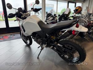White Ducati Desert X 2022 in Tallinn, with an engine capacity of 0.94 L and mileage of 5 thousand km for 11490 €, photo 15 on AUTOMOTO.COM.LV