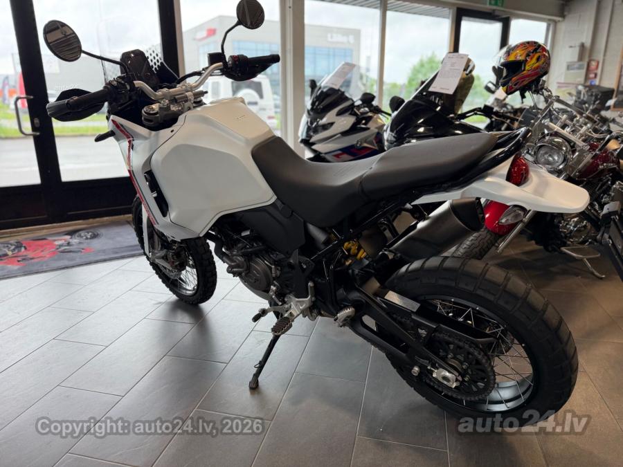 White Ducati Desert X 2022 in Tallinn, with an engine capacity of 0.94 L and mileage of 5 thousand km for 11490 €, photo 15 on AUTOMOTO.COM.LV