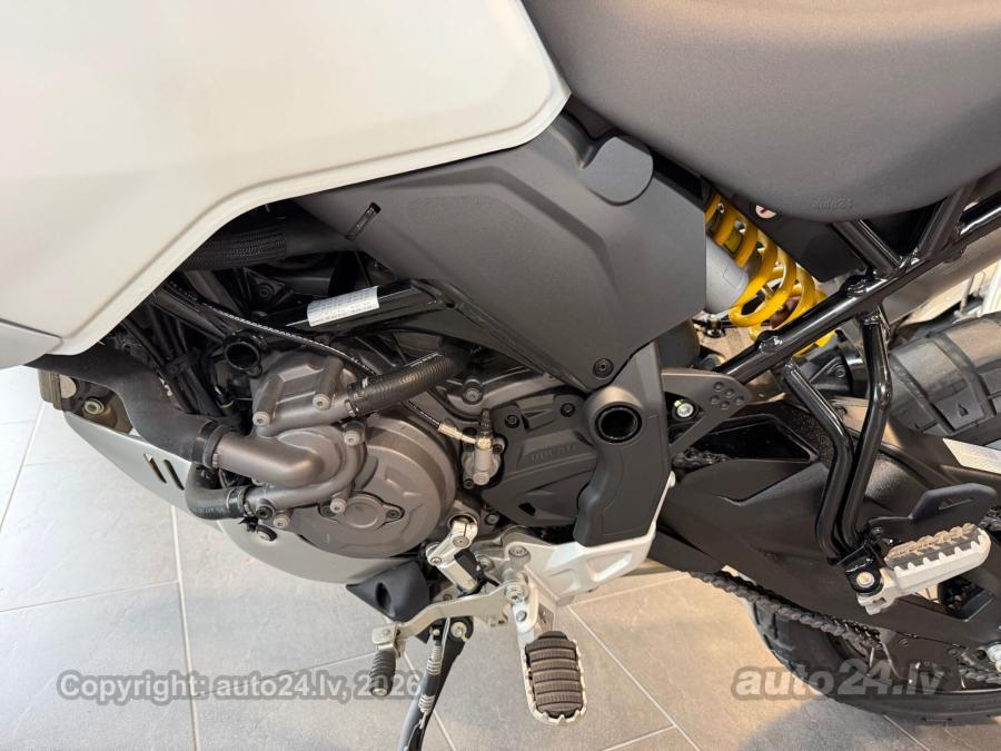 White Ducati Desert X 2022 in Tallinn, with an engine capacity of 0.94 L and mileage of 5 thousand km for 11490 €, photo 17 on AUTOMOTO.COM.LV