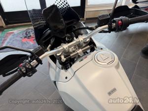 White Ducati Desert X 2022 in Tallinn, with an engine capacity of 0.94 L and mileage of 5 thousand km for 11490 €, photo 19 on AUTOMOTO.COM.LV