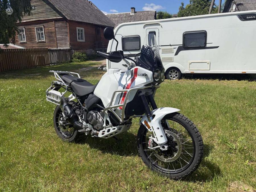 White Ducati Desert X 2022 in Vilnius, with an engine capacity of 0.94 L and mileage of 20 thousand km for 10500 €, photo 3 on AUTOMOTO.COM.LV