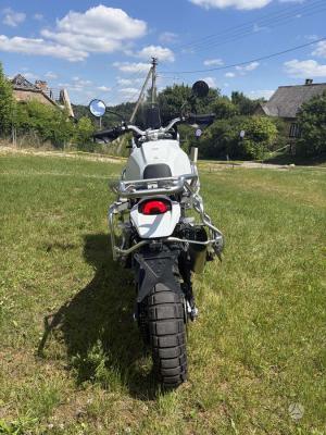White Ducati Desert X 2022 in Vilnius, with an engine capacity of 0.94 L and mileage of 20 thousand km for 10500 €, photo 6 on AUTOMOTO.COM.LV