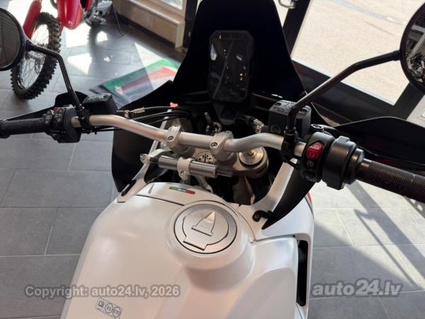 Balts Ducati Desert X 2023 Tallina, ar dzinēja tilpumu 0.94 L un nobraukumu 12 tūkst. km par 12790 €, foto 9 vietnē AUTOMOTO.COM.LV