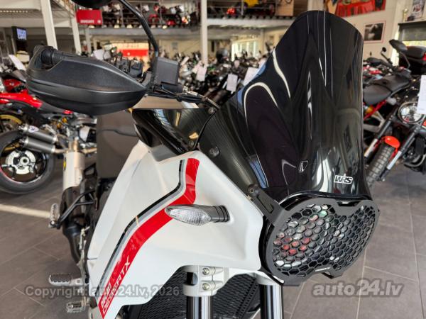 Balts Ducati Desert X 2023 Tallina, ar dzinēja tilpumu 0.94 L un nobraukumu 12 tūkst. km par 12790 €, foto 10 vietnē AUTOMOTO.COM.LV