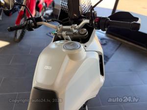 Balts Ducati Desert X 2023 Tallina, ar dzinēja tilpumu 0.94 L un nobraukumu 4 tūkst. km par 12990 €, foto 5 vietnē AUTOMOTO.COM.LV
