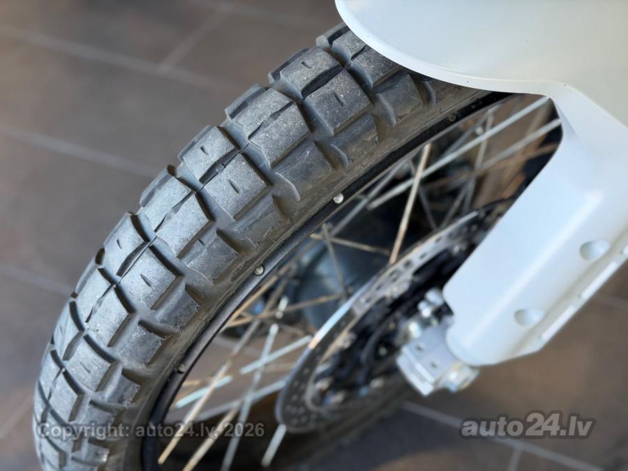 Balts Ducati Desert X 2023 Tallina, ar dzinēja tilpumu 0.94 L un nobraukumu 4 tūkst. km par 12990 €, foto 23 vietnē AUTOMOTO.COM.LV