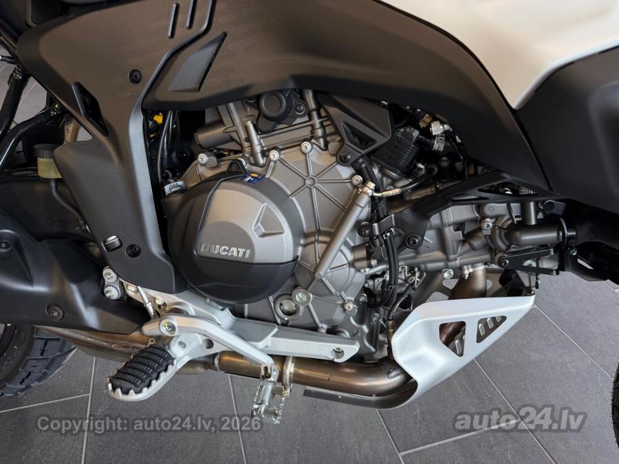 White Ducati Desert X 2026 in Tallinn, with an engine capacity of 0.89 L and mileage of 0 thousand km for 16990 €, photo 7 on AUTOMOTO.COM.LV