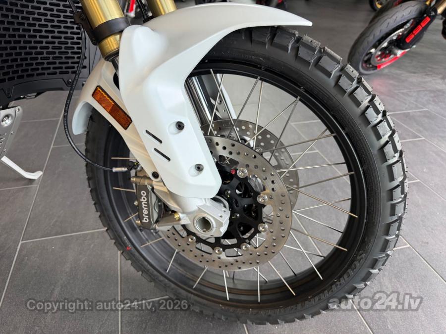 White Ducati Desert X 2026 in Tallinn, with an engine capacity of 0.89 L and mileage of 0 thousand km for 16990 €, photo 10 on AUTOMOTO.COM.LV