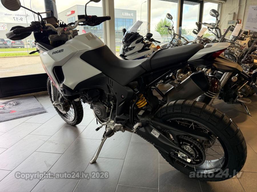 White Ducati Desert X 2026 in Tallinn, with an engine capacity of 0.89 L and mileage of 0 thousand km for 16990 €, photo 13 on AUTOMOTO.COM.LV