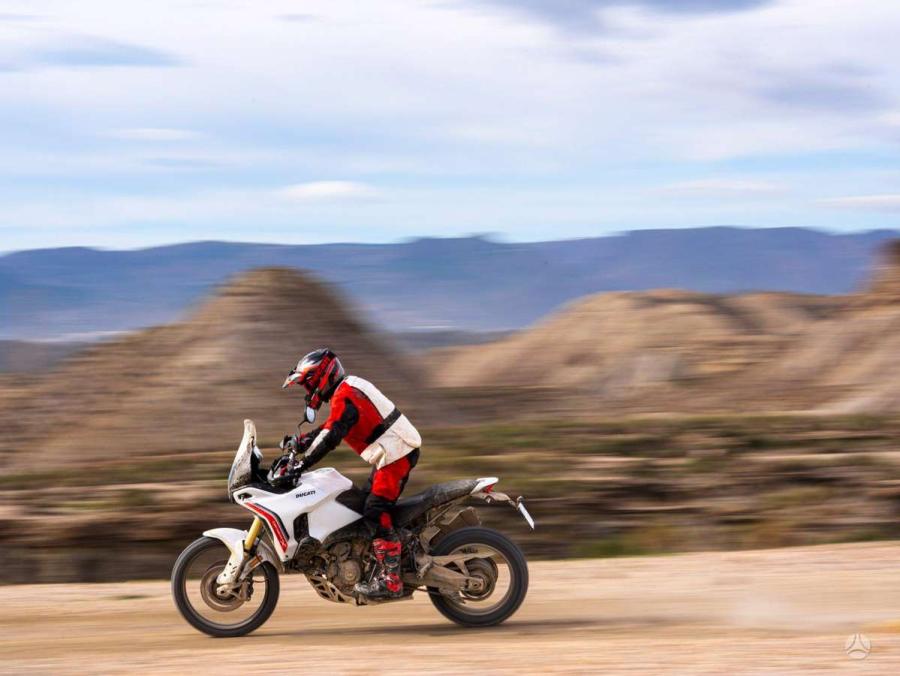 Balts Ducati Desert X 2026 Viļņa, ar dzinēja tilpumu 0.89 L un nobraukumu 0 tūkst. km par 18260 €, foto 4 vietnē AUTOMOTO.COM.LV