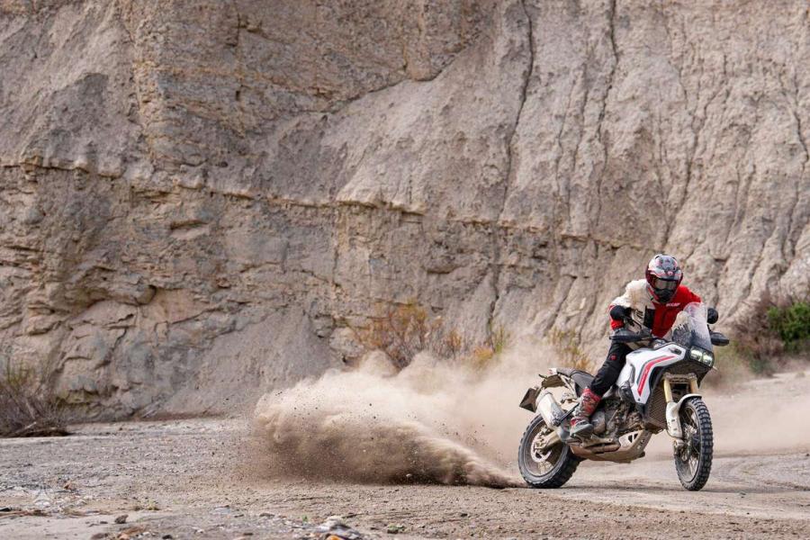 Balts Ducati Desert X 2026 Viļņa, ar dzinēja tilpumu 0.89 L un nobraukumu 0 tūkst. km par 18260 €, foto 5 vietnē AUTOMOTO.COM.LV