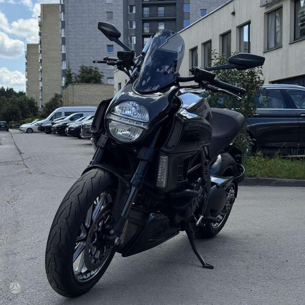 Melns Ducati Diavel 2012 Viļņa, ar dzinēja tilpumu 1.20 L un nobraukumu 54 tūkst. km par 8499 €, foto 2 vietnē AUTOMOTO.COM.LV