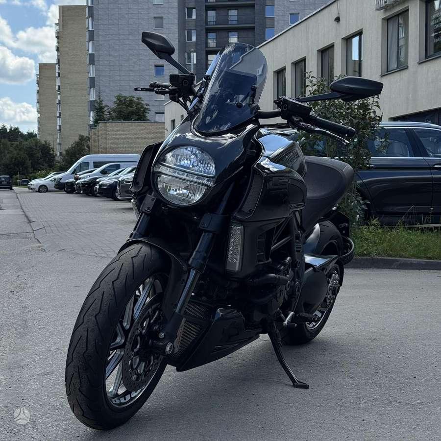 Черный Дукати Diavel 2012 в Вильнюс, объемом двигателя 1.20 л и пробегом 54 тыс. км за 8499 €, фото 3 на AUTOMOTO.COM.LV