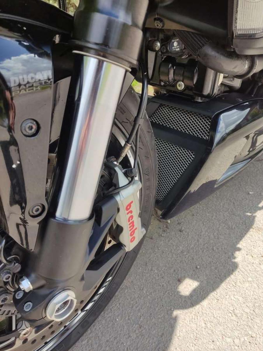 Черный Дукати Diavel 2013 в Даугавпилс, объемом двигателя 1.20 л и пробегом 18 тыс. км за 8900 €, фото 4 на AUTOMOTO.COM.LV
