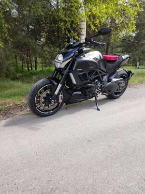 Черный Дукати Diavel 2013 в Даугавпилс, объемом двигателя 1.20 л и пробегом 18 тыс. км за 8900 €, фото 10 на AUTOMOTO.COM.LV