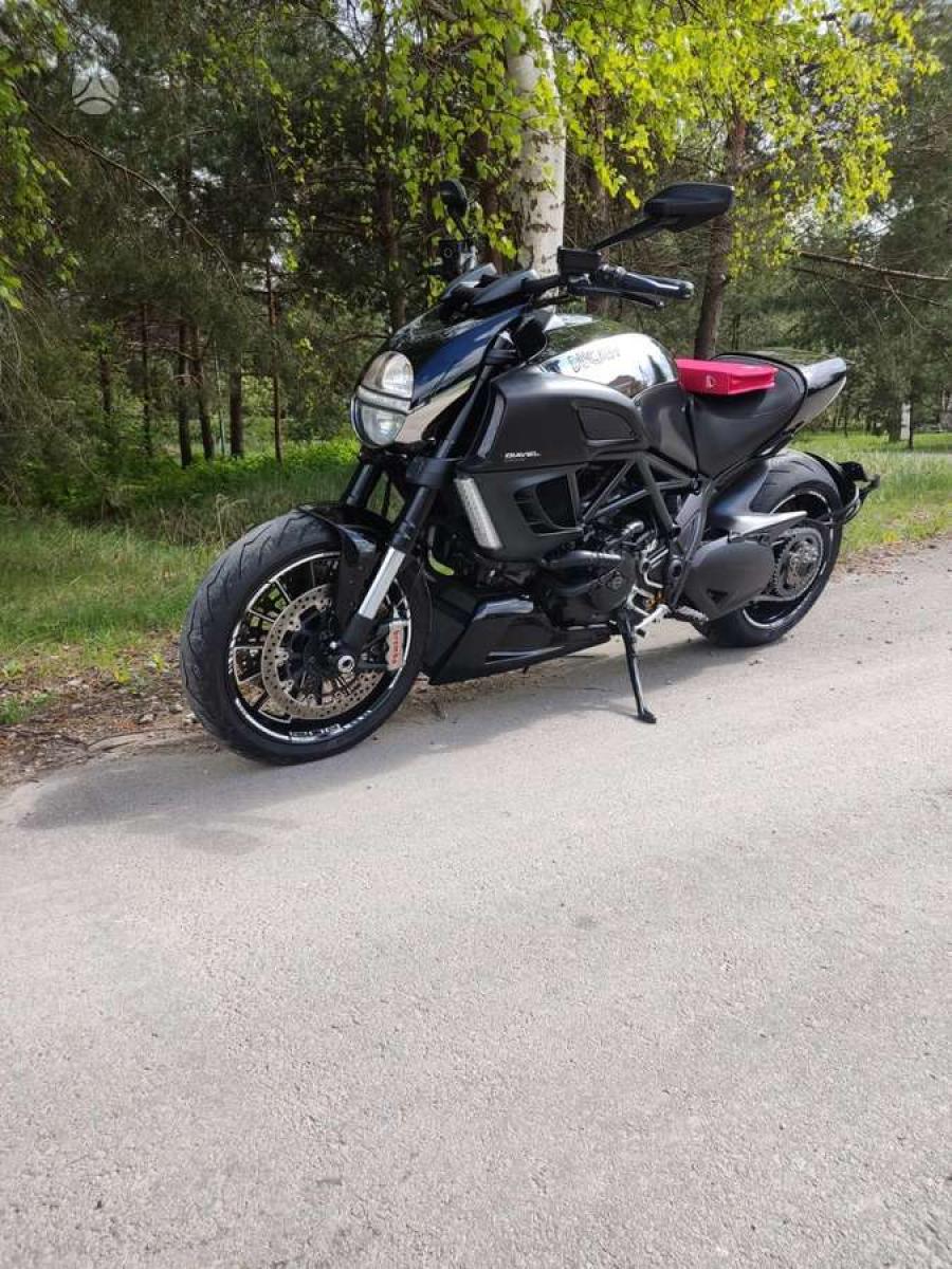Черный Дукати Diavel 2013 в Даугавпилс, объемом двигателя 1.20 л и пробегом 18 тыс. км за 8900 €, фото 10 на AUTOMOTO.COM.LV