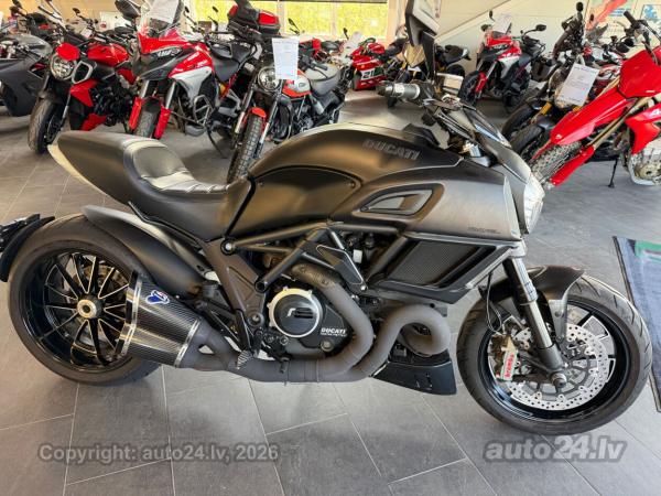 Black Ducati Diavel 2015 in Tallinn, with an engine capacity of 1.20 L and mileage of 9 thousand km for 10490 €, photo 2 on AUTOMOTO.COM.LV