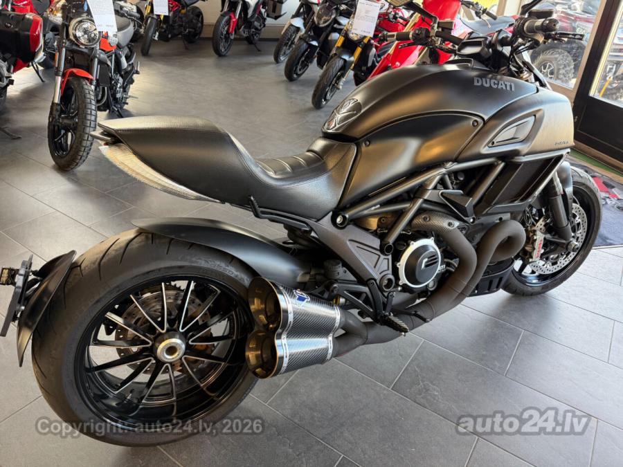 Melns Ducati Diavel 2015 Tallina, ar dzinēja tilpumu 1.20 L un nobraukumu 9 tūkst. km par 10490 €, foto 3 vietnē AUTOMOTO.COM.LV