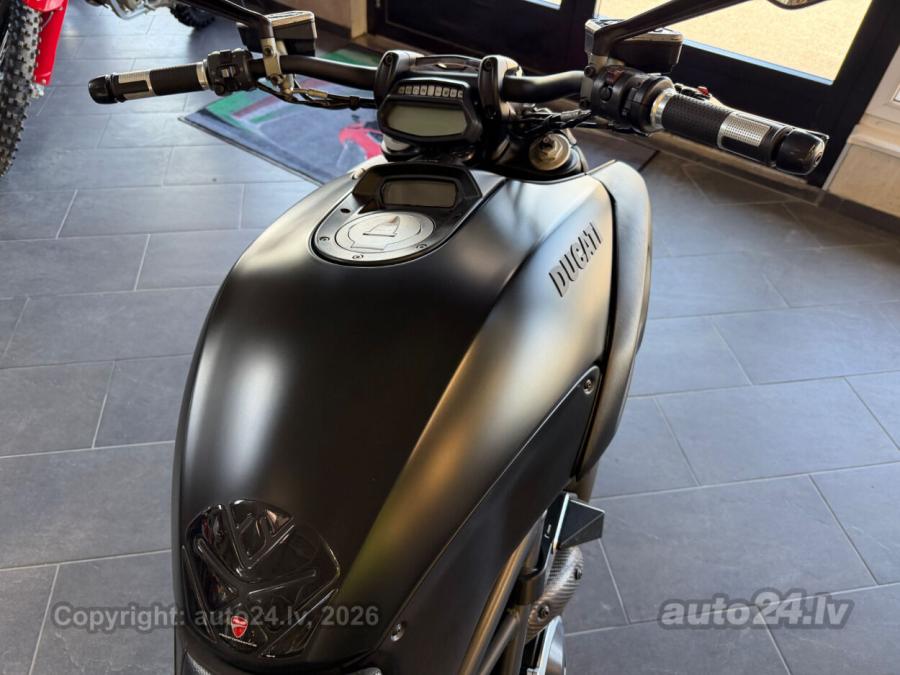 Melns Ducati Diavel 2015 Tallina, ar dzinēja tilpumu 1.20 L un nobraukumu 9 tūkst. km par 10490 €, foto 7 vietnē AUTOMOTO.COM.LV