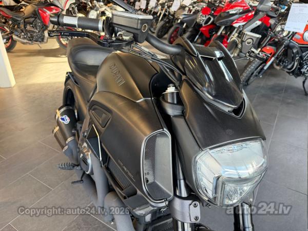 Black Ducati Diavel 2015 in Tallinn, with an engine capacity of 1.20 L and mileage of 9 thousand km for 10490 €, photo 9 on AUTOMOTO.COM.LV