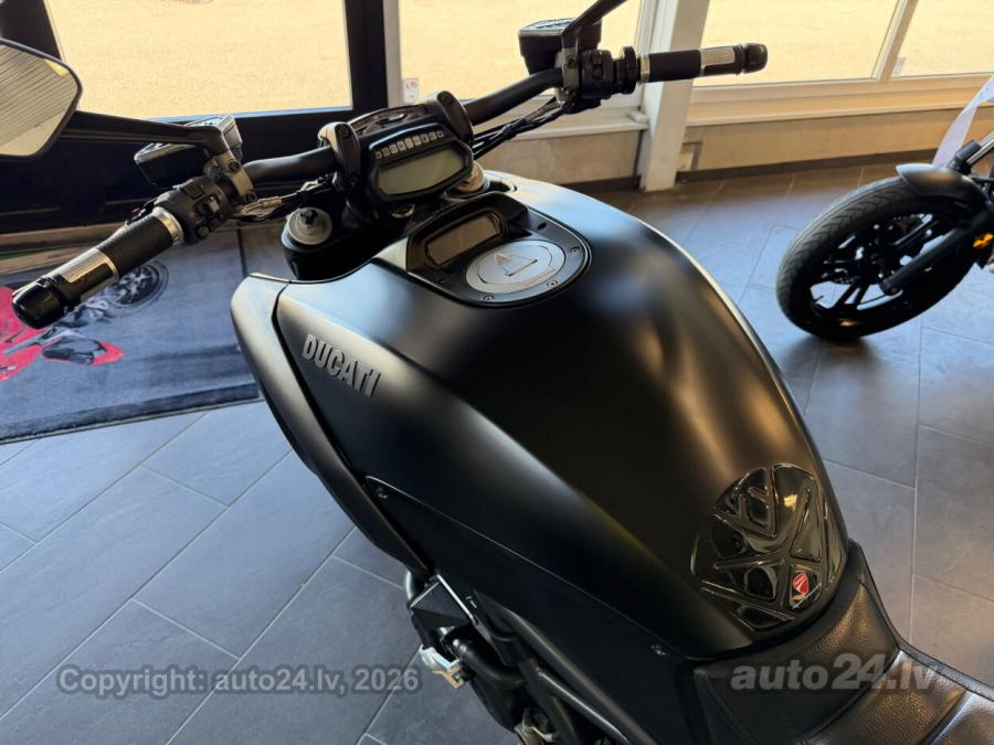 Melns Ducati Diavel 2015 Tallina, ar dzinēja tilpumu 1.20 L un nobraukumu 9 tūkst. km par 10490 €, foto 15 vietnē AUTOMOTO.COM.LV